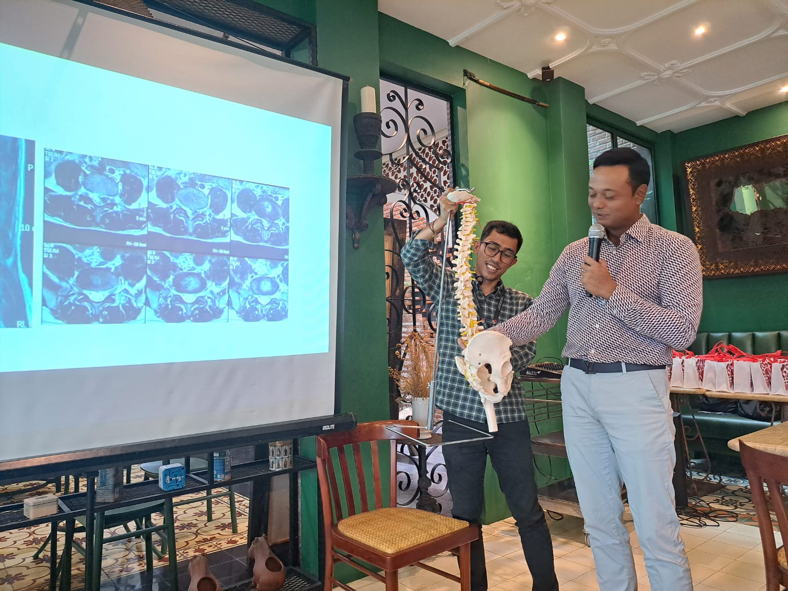 Eka Hospital BSD : Lumbar Disc Replacement (LDR), Metode Penanganan ...